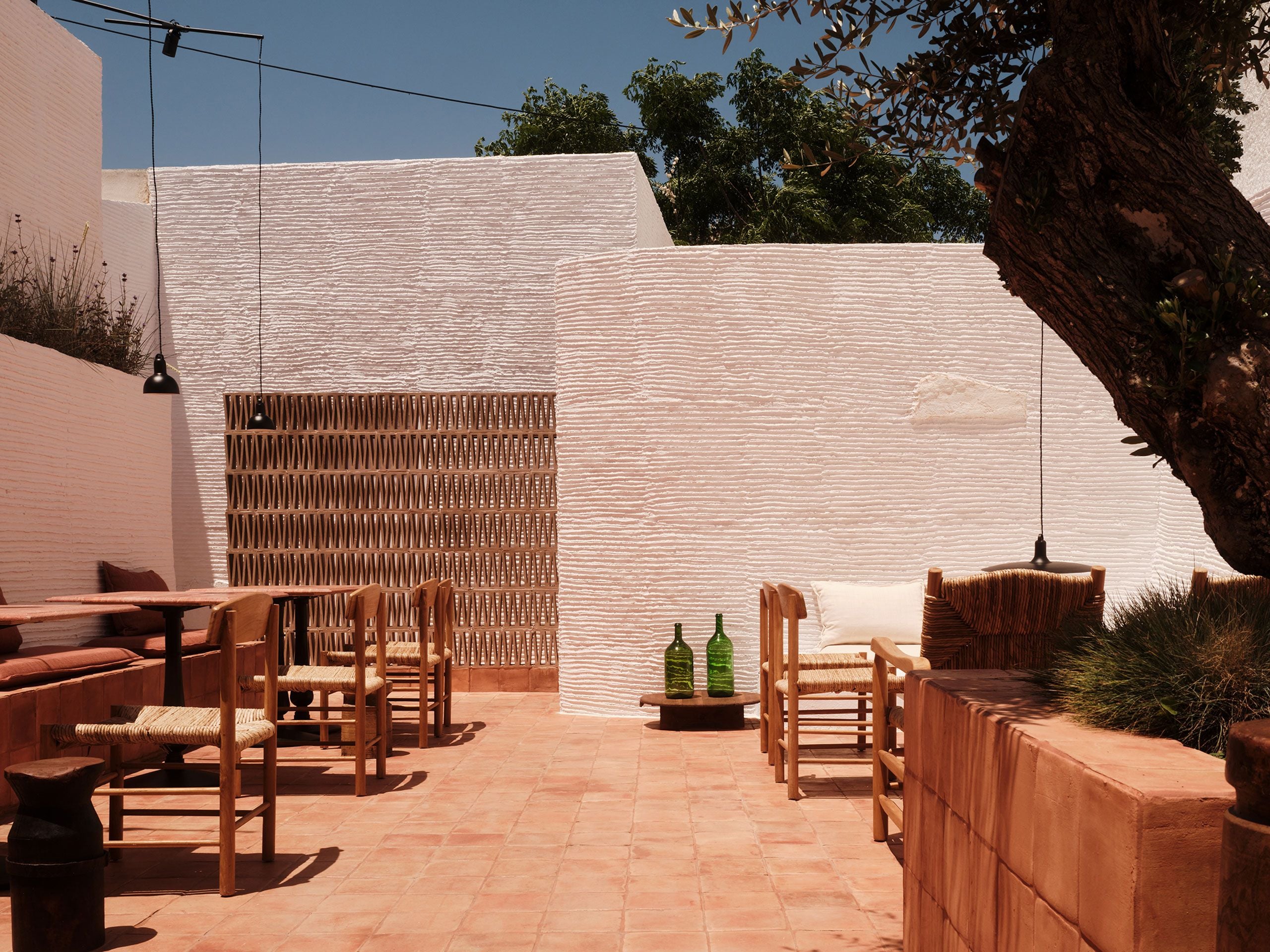 A Bar Restaurant On Antiparos Island Tiptoes Between Artisanal