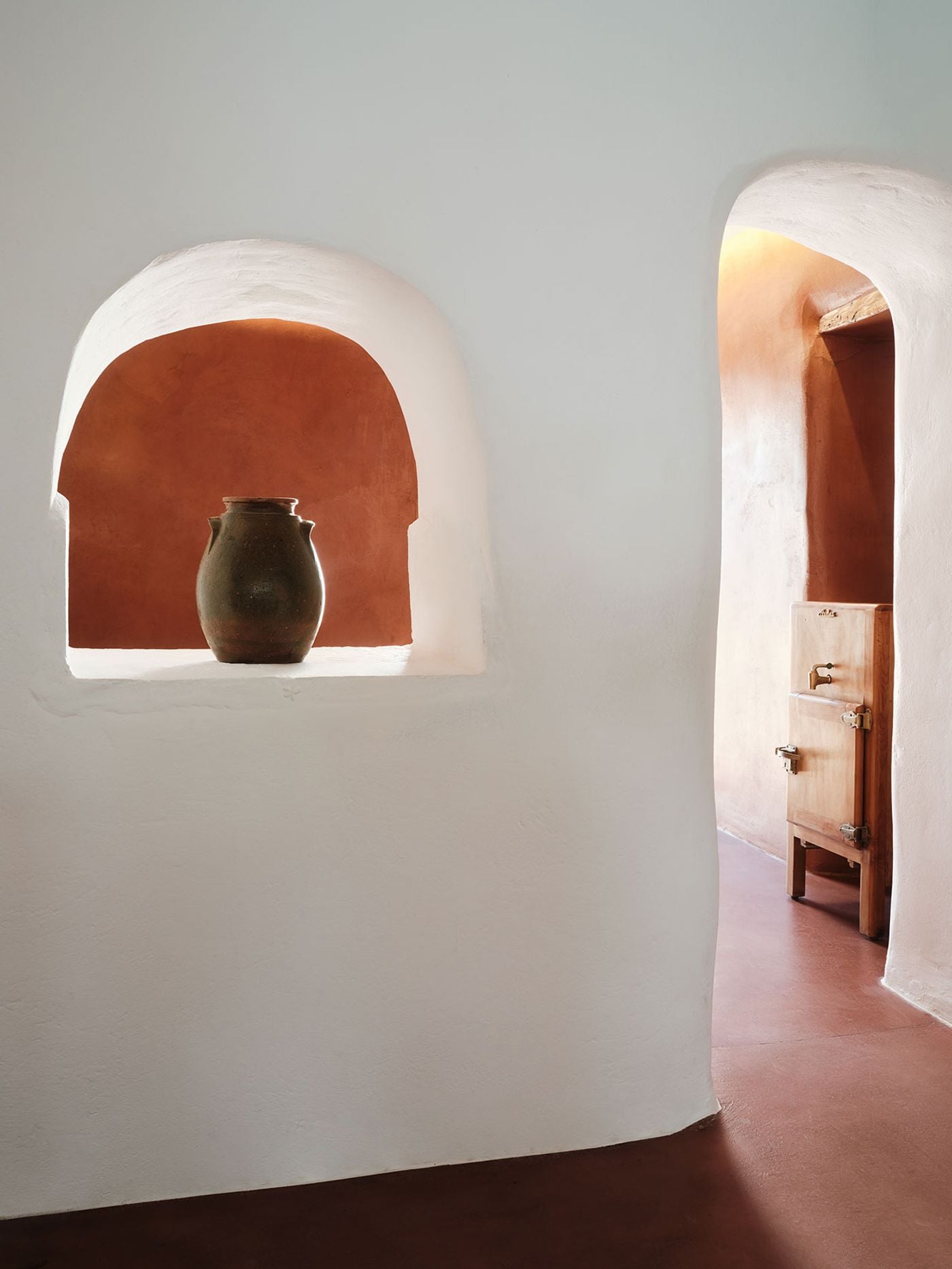 A Bar Restaurant On Antiparos Island Tiptoes Between Artisanal